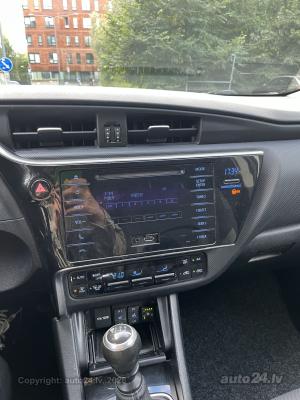 Pelēks Toyota Auris 2015 Tallina, ar dzinēja tilpumu 1.60 L un nobraukumu 220 tūkst. km par 7500 €, foto 10 vietnē AUTOMOTO.COM.LV