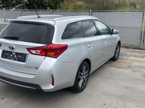 Toyota Auris 2015 in Ukmerge on AUTOMOTO.COM.LV Grey Toyota Auris 2015 in Ukmerge, with an engine capacity of 1.80 L and mileage of 231 thousand km for 7750 β¬, photo 5 on AUTOMOTO.COM.LV