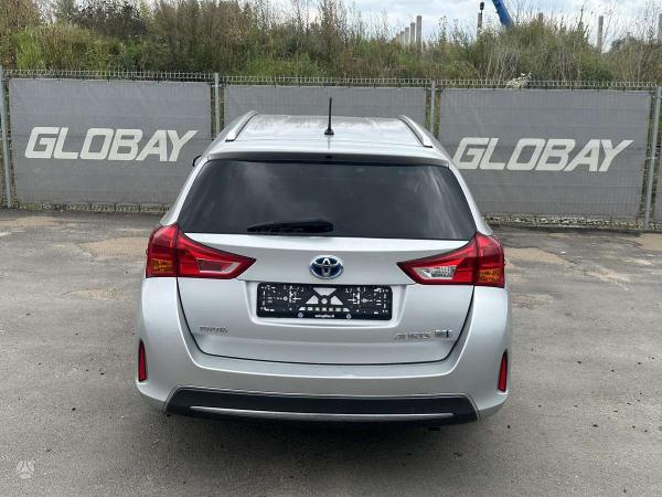 Toyota Auris 2015 in Ukmerge on AUTOMOTO.COM.LV Grey Toyota Auris 2015 in Ukmerge, with an engine capacity of 1.80 L and mileage of 231 thousand km for 7750 β¬, photo 6 on AUTOMOTO.COM.LV