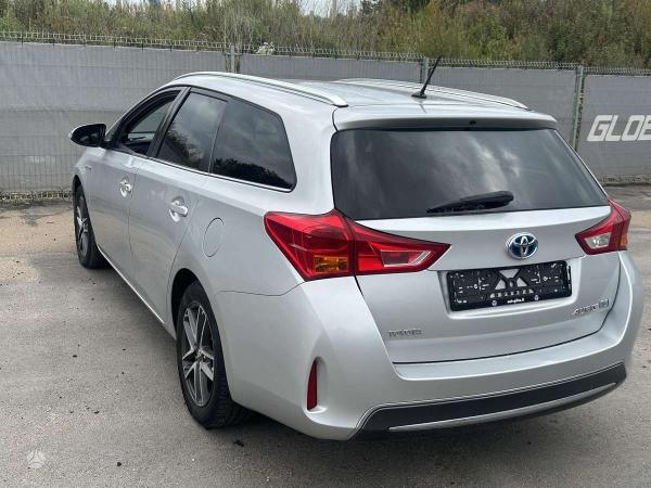 Toyota Auris 2015 in Ukmerge on AUTOMOTO.COM.LV Grey Toyota Auris 2015 in Ukmerge, with an engine capacity of 1.80 L and mileage of 231 thousand km for 7750 β¬, photo 7 on AUTOMOTO.COM.LV