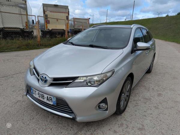 Toyota Auris 2015 Viļņa vietnē Pelēks Toyota Auris 2015 Viļņa, ar dzinēja tilpumu 1.80 L un nobraukumu 254 tūkst. km par 8500 €, foto 1 vietnē AUTOMOTO.COM.LV