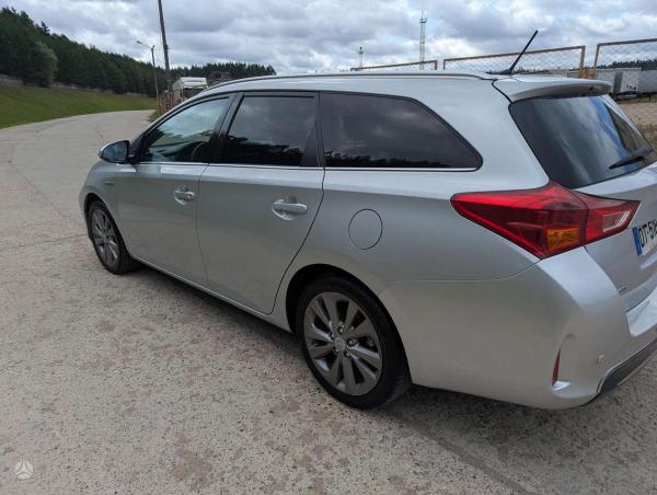 Toyota Auris 2015 Viļņa vietnē Pelēks Toyota Auris 2015 Viļņa, ar dzinēja tilpumu 1.80 L un nobraukumu 254 tūkst. km par 8500 €, foto 5 vietnē AUTOMOTO.COM.LV