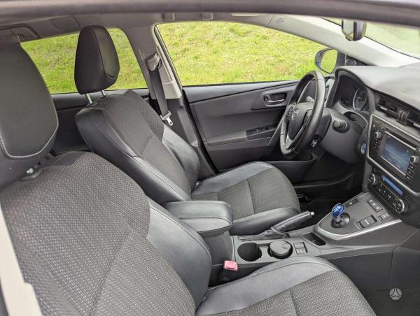 Toyota Auris 2015 Viļņa vietnē Pelēks Toyota Auris 2015 Viļņa, ar dzinēja tilpumu 1.80 L un nobraukumu 254 tūkst. km par 8500 €, foto 7 vietnē AUTOMOTO.COM.LV