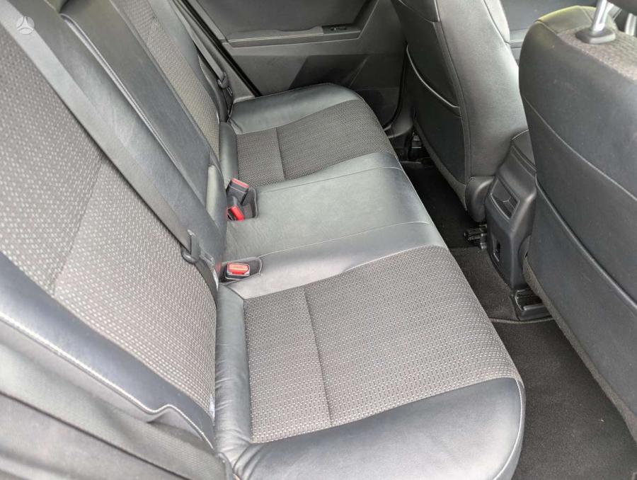 Grey Toyota Auris 2015 in Vilnius, with an engine capacity of 1.80 L and mileage of 254 thousand km for 8500 €, photo 8 on AUTOMOTO.COM.LV