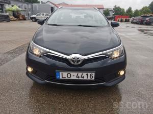Grey Toyota Auris 2016 in Valmiera, with an engine capacity of 1.60 L and mileage of 150 thousand km for 6800 €, photo 2 on AUTOMOTO.COM.LV