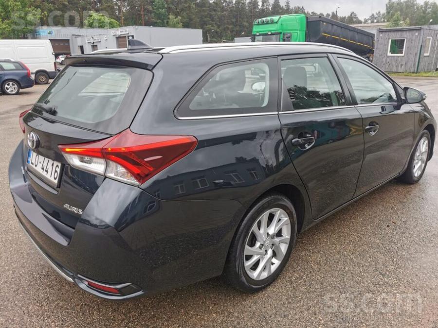 Grey Toyota Auris 2016 in Valmiera, with an engine capacity of 1.60 L and mileage of 150 thousand km for 6800 €, photo 4 on AUTOMOTO.COM.LV