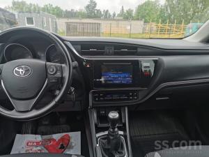 Grey Toyota Auris 2016 in Valmiera, with an engine capacity of 1.60 L and mileage of 150 thousand km for 6800 €, photo 13 on AUTOMOTO.COM.LV