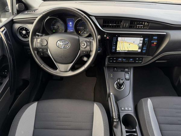 Pelēks Toyota Auris 2016 Viļņa, ar dzinēja tilpumu 1.80 L un nobraukumu 89 tūkst. km par 14777 €, foto 11 vietnē AUTOMOTO.COM.LV