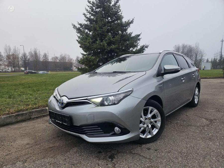 Pelēks Toyota Auris 2016 Kauņa, ar dzinēja tilpumu 1.80 L un nobraukumu 163 tūkst. km par 9250 €, foto 1 vietnē AUTOMOTO.COM.LV