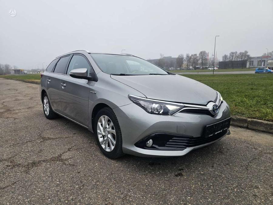 Pelēks Toyota Auris 2016 Kauņa, ar dzinēja tilpumu 1.80 L un nobraukumu 163 tūkst. km par 9250 €, foto 2 vietnē AUTOMOTO.COM.LV