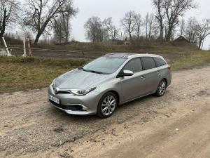 Pelēks Toyota Auris 2016 Viļņa, ar dzinēja tilpumu 1.80 L un nobraukumu 227 tūkst. km par 9300 €, foto  vietnē AUTOMOTO.COM.LV