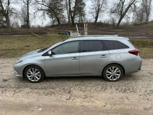 Pelēks Toyota Auris 2016 Viļņa, ar dzinēja tilpumu 1.80 L un nobraukumu 227 tūkst. km par 9300 €, foto 2 vietnē AUTOMOTO.COM.LV