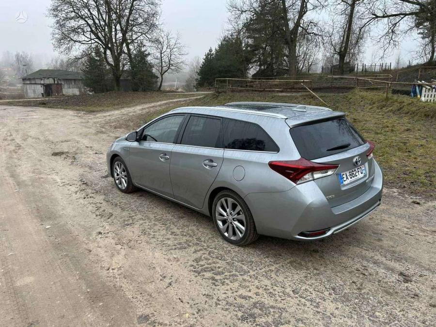 Pelēks Toyota Auris 2016 Viļņa, ar dzinēja tilpumu 1.80 L un nobraukumu 227 tūkst. km par 9300 €, foto 3 vietnē AUTOMOTO.COM.LV