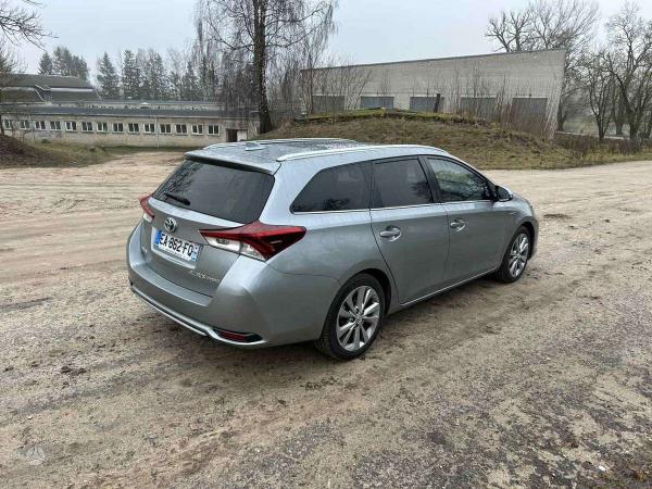 Pelēks Toyota Auris 2016 Viļņa, ar dzinēja tilpumu 1.80 L un nobraukumu 227 tūkst. km par 9300 €, foto 5 vietnē AUTOMOTO.COM.LV