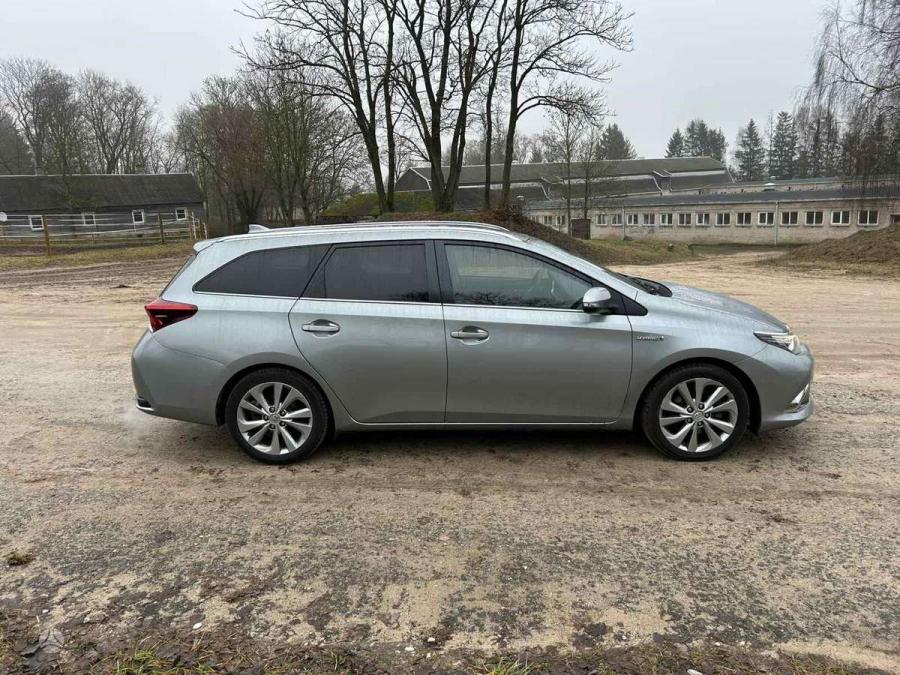 Pelēks Toyota Auris 2016 Viļņa, ar dzinēja tilpumu 1.80 L un nobraukumu 227 tūkst. km par 9300 €, foto 6 vietnē AUTOMOTO.COM.LV