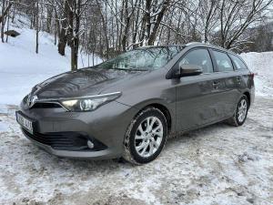 Pelēks Toyota Auris 2016 Viļņa, ar dzinēja tilpumu 1.60 L un nobraukumu 147 tūkst. km par 9200 €, foto  vietnē AUTOMOTO.COM.LV