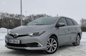 Pelēks Toyota Auris 2016 Tauragė, ar dzinēja tilpumu 1.80 L un nobraukumu 218 tūkst. km par 8800 €, foto  vietnē AUTOMOTO.COM.LV