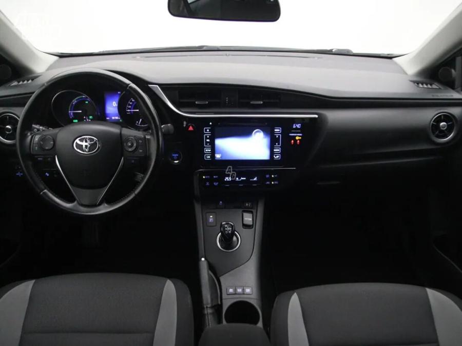 Grey Toyota Auris 2016 in Vilnius, with an engine capacity of 1.80 L and mileage of 181 thousand km for 11599 €, photo 2 on AUTOMOTO.COM.LV