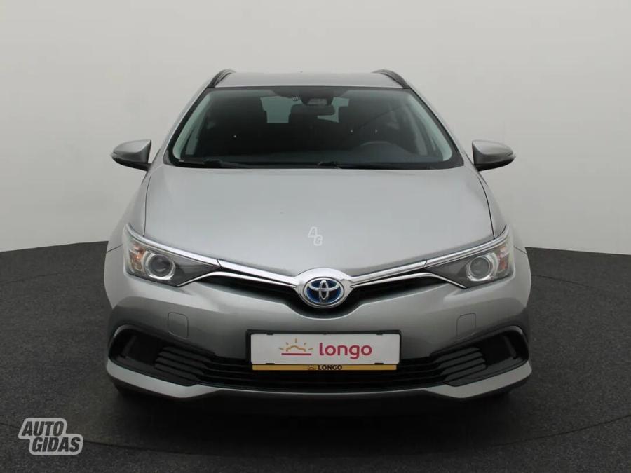 Grey Toyota Auris 2016 in Vilnius, with an engine capacity of 1.80 L and mileage of 181 thousand km for 11599 €, photo 3 on AUTOMOTO.COM.LV