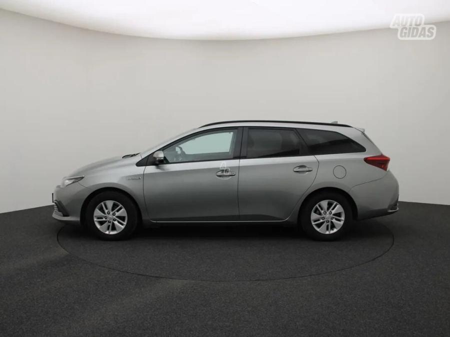 Grey Toyota Auris 2016 in Vilnius, with an engine capacity of 1.80 L and mileage of 181 thousand km for 11599 €, photo 6 on AUTOMOTO.COM.LV