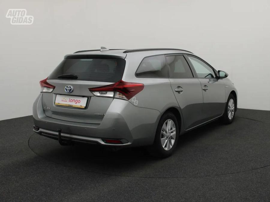 Grey Toyota Auris 2016 in Vilnius, with an engine capacity of 1.80 L and mileage of 181 thousand km for 11599 €, photo 8 on AUTOMOTO.COM.LV