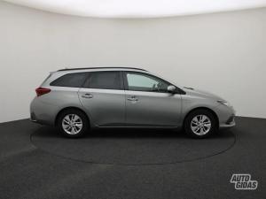 Grey Toyota Auris 2016 in Vilnius, with an engine capacity of 1.80 L and mileage of 181 thousand km for 11599 €, photo 9 on AUTOMOTO.COM.LV