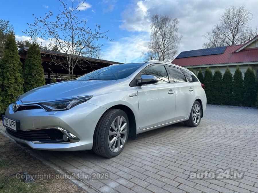 Pelēks Toyota Auris 2016 Tallina, ar dzinēja tilpumu 1.80 L un nobraukumu 187 tūkst. km par 11500 €, foto 1 vietnē AUTOMOTO.COM.LV