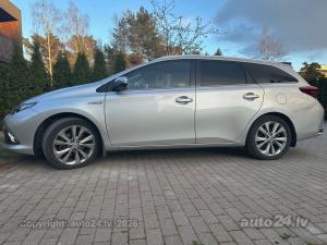Pelēks Toyota Auris 2016 Tallina, ar dzinēja tilpumu 1.80 L un nobraukumu 187 tūkst. km par 11500 €, foto 9 vietnē AUTOMOTO.COM.LV