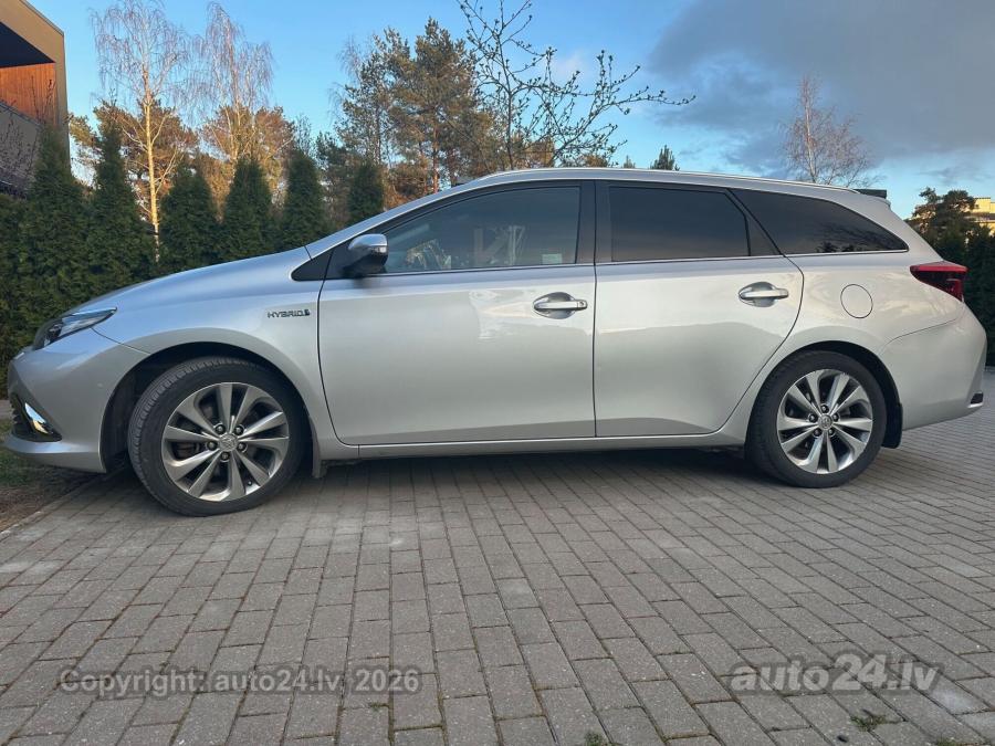 Pelēks Toyota Auris 2016 Tallina, ar dzinēja tilpumu 1.80 L un nobraukumu 187 tūkst. km par 11500 €, foto 9 vietnē AUTOMOTO.COM.LV