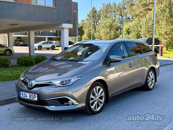 Grey Toyota Auris 2016 in Tallinn, with an engine capacity of 1.80 L and mileage of 151 thousand km for 12990 €, photo 1 on AUTOMOTO.COM.LV