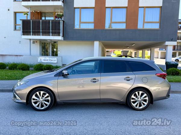 Grey Toyota Auris 2016 in Tallinn, with an engine capacity of 1.80 L and mileage of 151 thousand km for 12990 €, photo 2 on AUTOMOTO.COM.LV