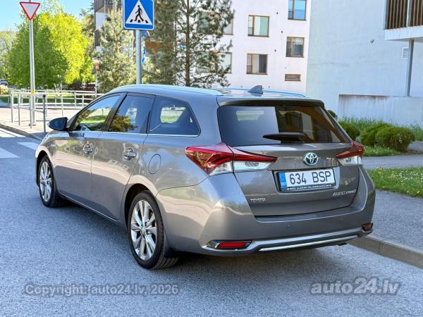 Grey Toyota Auris 2016 in Tallinn, with an engine capacity of 1.80 L and mileage of 151 thousand km for 12990 €, photo 4 on AUTOMOTO.COM.LV