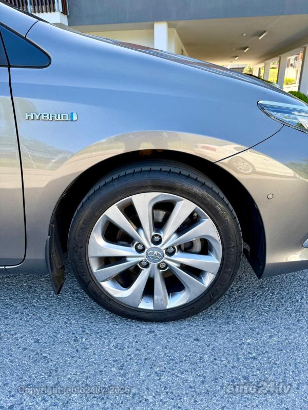 Grey Toyota Auris 2016 in Tallinn, with an engine capacity of 1.80 L and mileage of 151 thousand km for 12990 €, photo 10 on AUTOMOTO.COM.LV