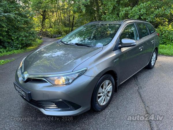 Grey Toyota Auris 2016 in Tallinn, with an engine capacity of 1.80 L and mileage of 169 thousand km for 9995 €, photo 1 on AUTOMOTO.COM.LV