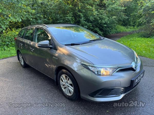 Grey Toyota Auris 2016 in Tallinn, with an engine capacity of 1.80 L and mileage of 169 thousand km for 9995 €, photo 3 on AUTOMOTO.COM.LV