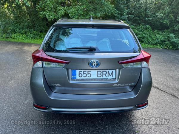 Grey Toyota Auris 2016 in Tallinn, with an engine capacity of 1.80 L and mileage of 169 thousand km for 9995 €, photo 5 on AUTOMOTO.COM.LV