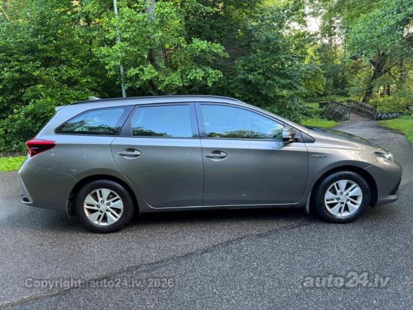 Grey Toyota Auris 2016 in Tallinn, with an engine capacity of 1.80 L and mileage of 169 thousand km for 9995 €, photo 8 on AUTOMOTO.COM.LV