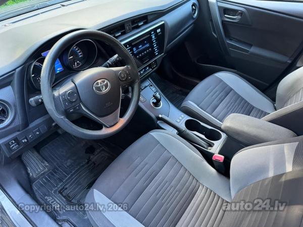 Grey Toyota Auris 2016 in Tallinn, with an engine capacity of 1.80 L and mileage of 169 thousand km for 9995 €, photo 9 on AUTOMOTO.COM.LV