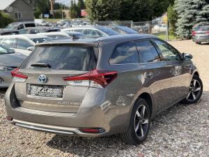 Grey Toyota Auris 2016 in Kaunas, with an engine capacity of 1.80 L and mileage of 270 thousand km for 7890 €, photo 3 on AUTOMOTO.COM.LV