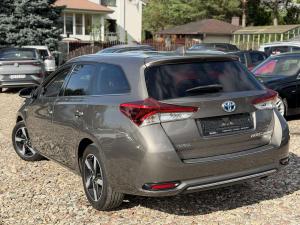 Grey Toyota Auris 2016 in Kaunas, with an engine capacity of 1.80 L and mileage of 270 thousand km for 7890 €, photo 5 on AUTOMOTO.COM.LV