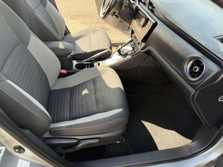 Grey Toyota Auris 2016 in Kaunas, with an engine capacity of 1.80 L and mileage of 270 thousand km for 7890 €, photo 7 on AUTOMOTO.COM.LV