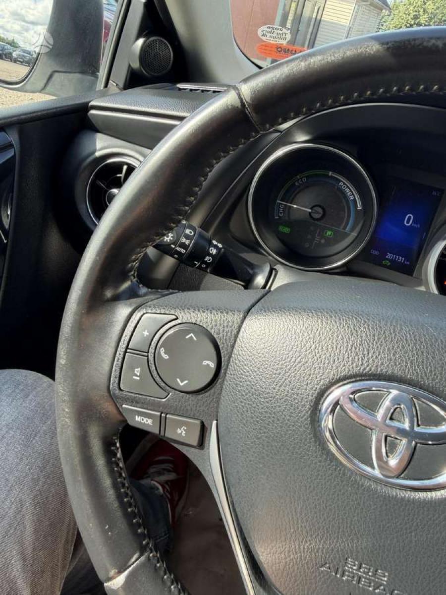 Grey Toyota Auris 2016 in Kaunas, with an engine capacity of 1.80 L and mileage of 270 thousand km for 7890 €, photo 10 on AUTOMOTO.COM.LV