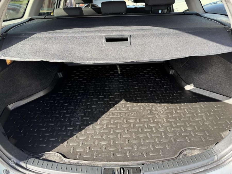 Grey Toyota Auris 2016 in Kaunas, with an engine capacity of 1.80 L and mileage of 270 thousand km for 7890 €, photo 14 on AUTOMOTO.COM.LV