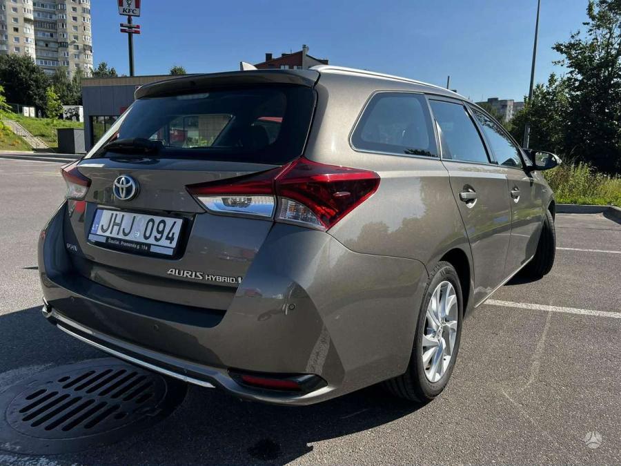 Pelēks Toyota Auris 2016 Viļņa, ar dzinēja tilpumu 1.80 L un nobraukumu 133 tūkst. km par 12400 €, foto 16 vietnē AUTOMOTO.COM.LV