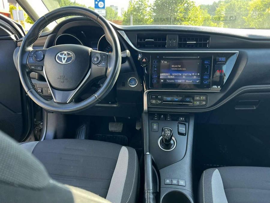 Pelēks Toyota Auris 2016 Viļņa, ar dzinēja tilpumu 1.80 L un nobraukumu 133 tūkst. km par 12400 €, foto 17 vietnē AUTOMOTO.COM.LV