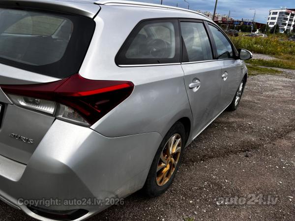 Pelēks Toyota Auris 2016 Tallina, ar dzinēja tilpumu 1.80 L un nobraukumu 425 tūkst. km par 4990 €, foto 2 vietnē AUTOMOTO.COM.LV