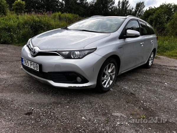 Pelēks Toyota Auris 2016 Tallina, ar dzinēja tilpumu 1.80 L un nobraukumu 425 tūkst. km par 4990 €, foto 3 vietnē AUTOMOTO.COM.LV