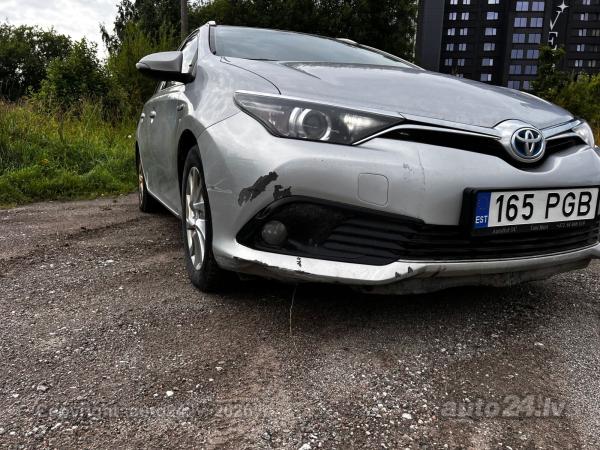 Pelēks Toyota Auris 2016 Tallina, ar dzinēja tilpumu 1.80 L un nobraukumu 425 tūkst. km par 4990 €, foto 4 vietnē AUTOMOTO.COM.LV