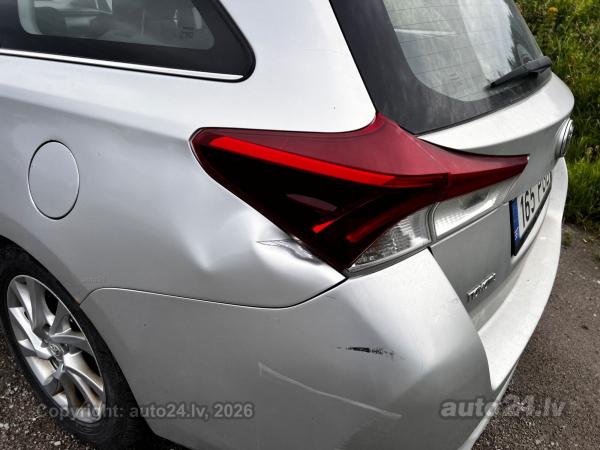 Pelēks Toyota Auris 2016 Tallina, ar dzinēja tilpumu 1.80 L un nobraukumu 425 tūkst. km par 4990 €, foto 6 vietnē AUTOMOTO.COM.LV