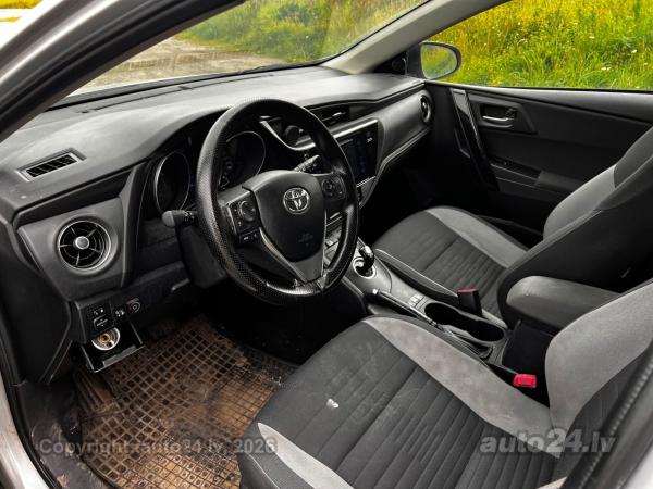Pelēks Toyota Auris 2016 Tallina, ar dzinēja tilpumu 1.80 L un nobraukumu 425 tūkst. km par 4990 €, foto 8 vietnē AUTOMOTO.COM.LV